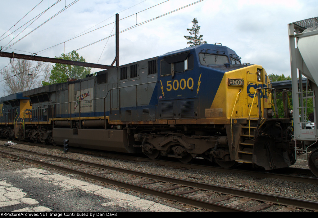 CSX AC60CW 5000 "Diversity in Motion" trails on Q418-11